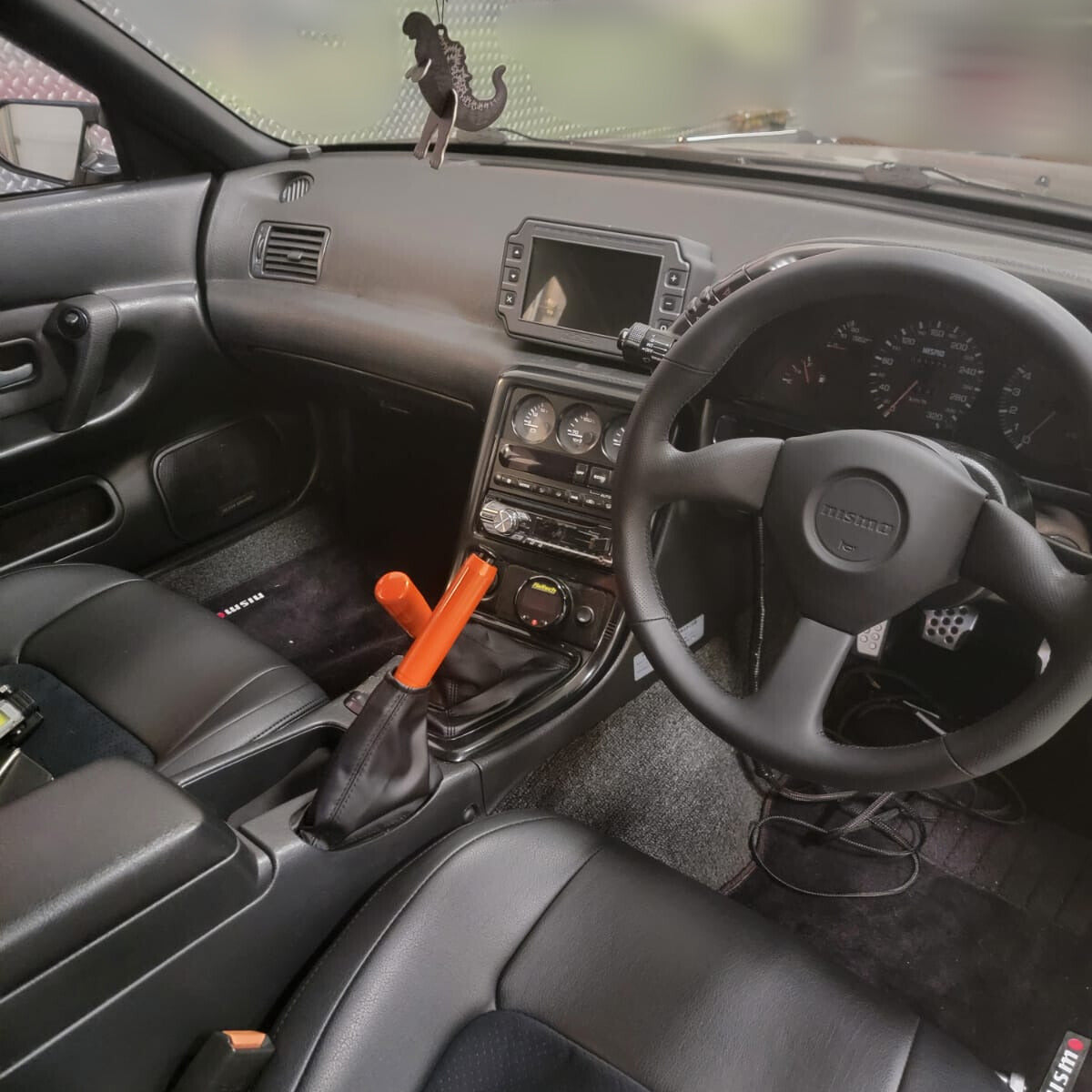 r32 skyline interior
